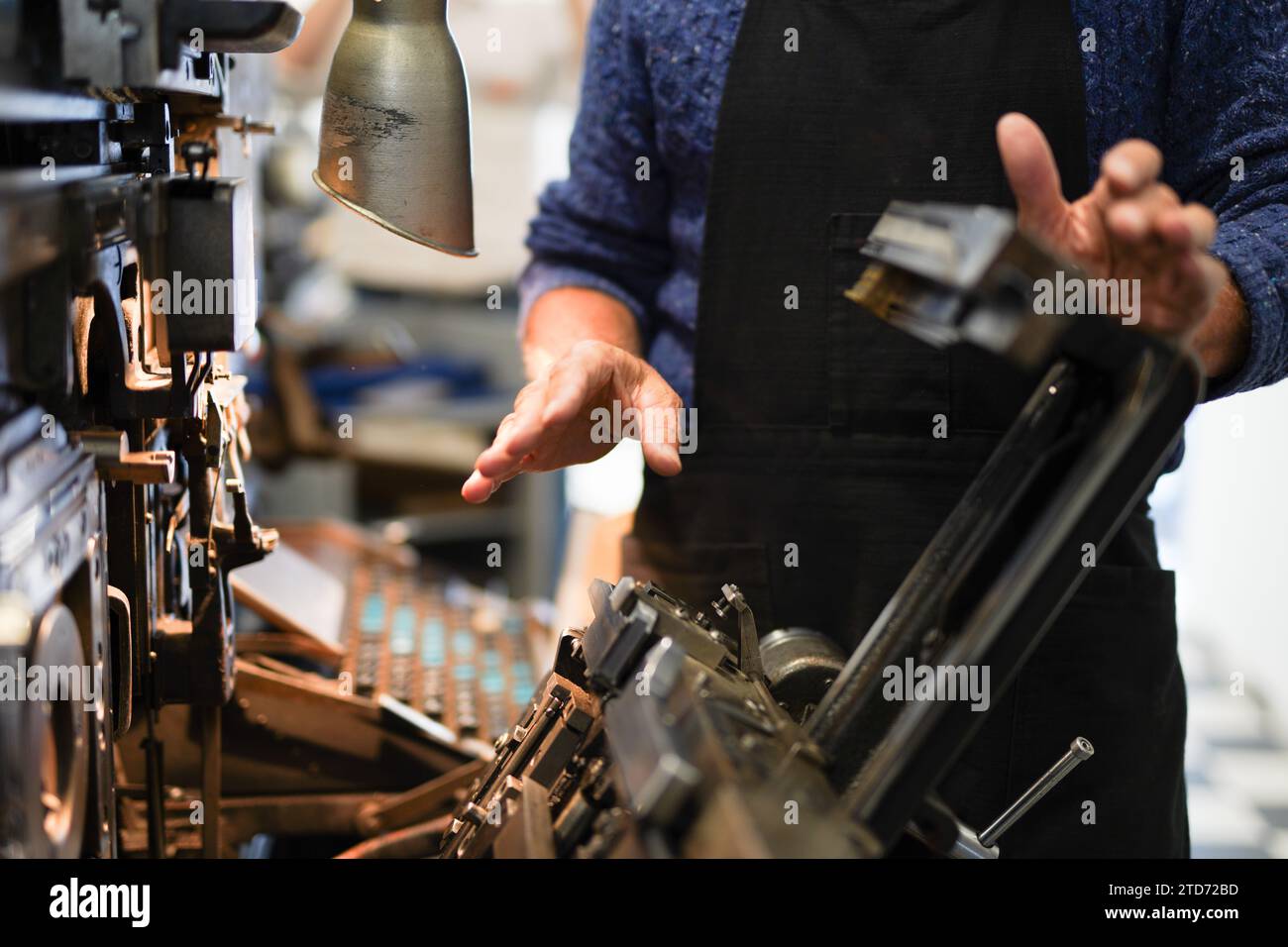 Printing press and workers hi-res stock photography and images - Alamy