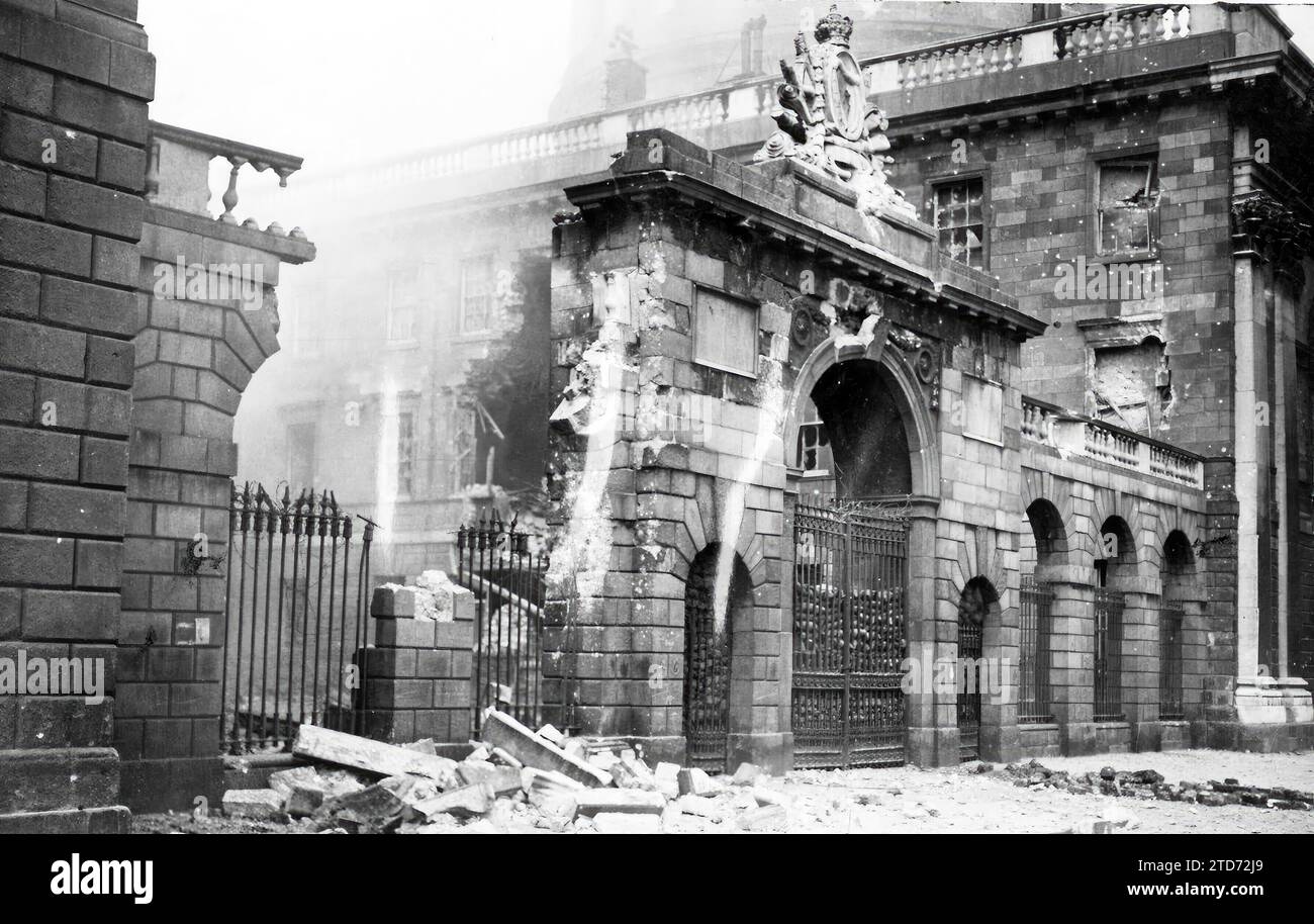 06/30/1922. Dublin. The fight with the Rebels. Effects of the cannonade ...