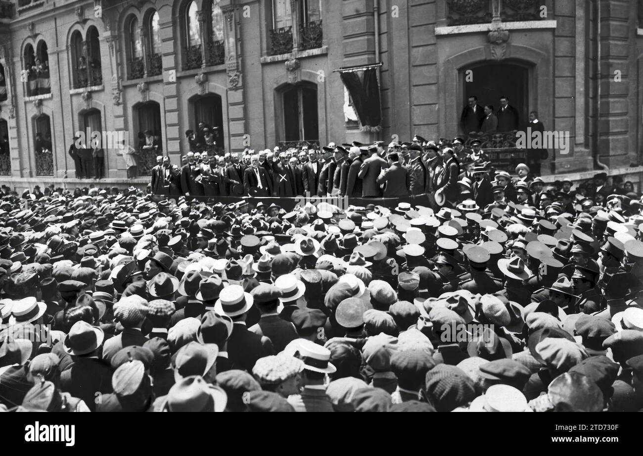 04/30/1918. Tribute to an illustrious general in Valencia. The mayor of ...