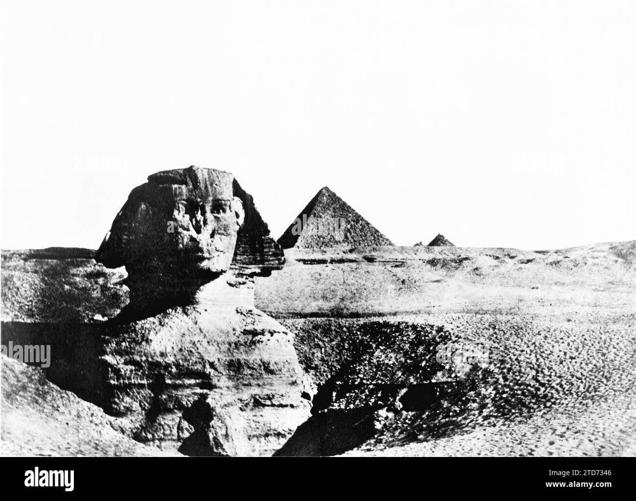 Gizeh (Egypt), 1906. The sphinx of Gizeh next to the pyramids. Credit ...