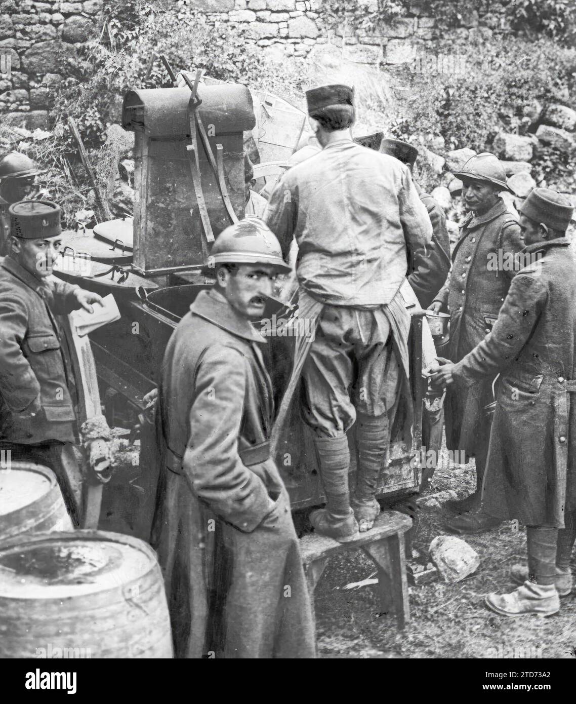French army field kitchen hi-res stock photography and images - Alamy