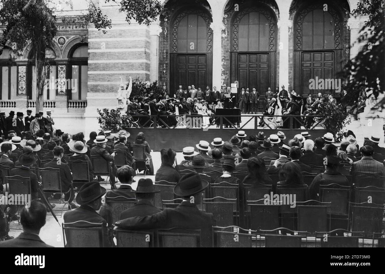 06/08/1917. At the Fine Arts exhibition. Inauguration of the ...