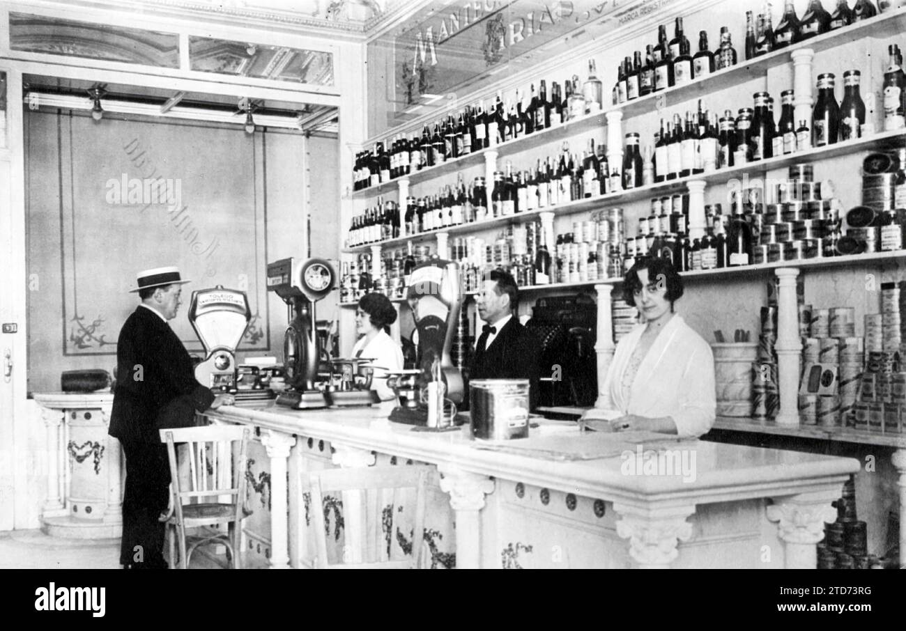 Madrid. June 1922. View of the luxurious butter shop that the well ...