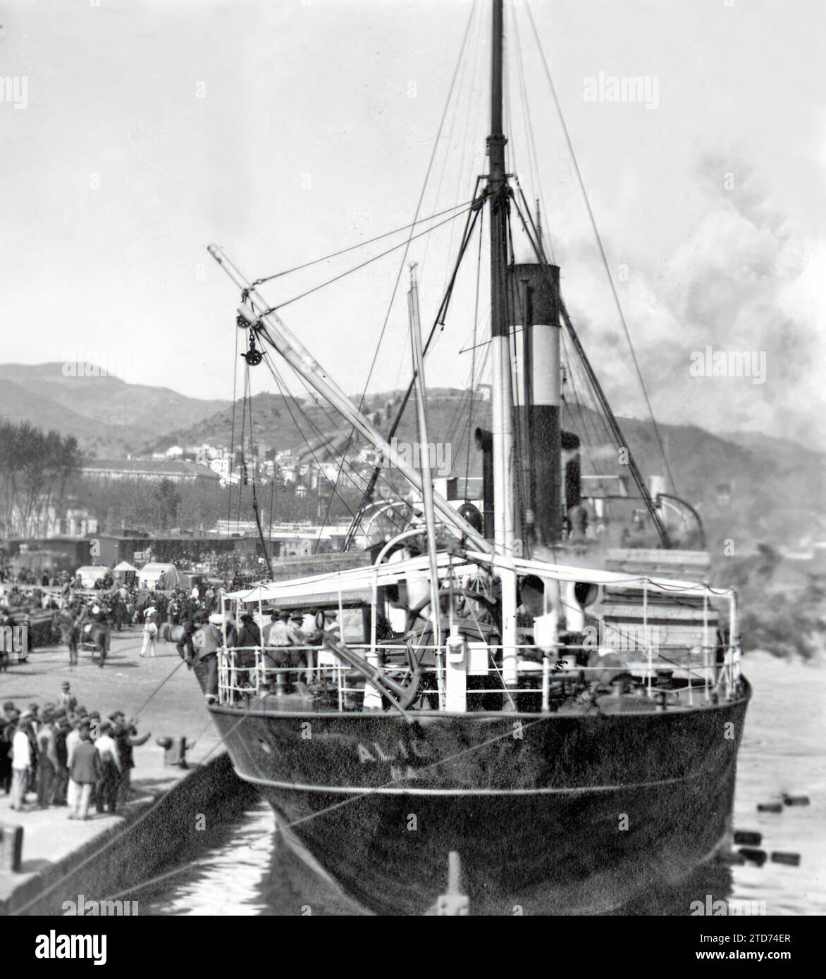 03/31/1922. Malaga. Fire On Board. The German steamship "Alicante ...