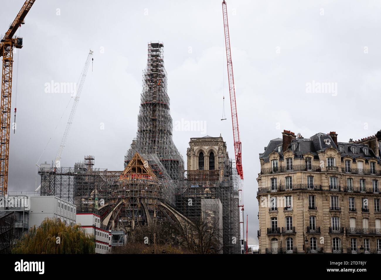 Paris, France. 13th Dec, 2023. The spire of Notre-Dame Cathedral protected by scaffolding during ...