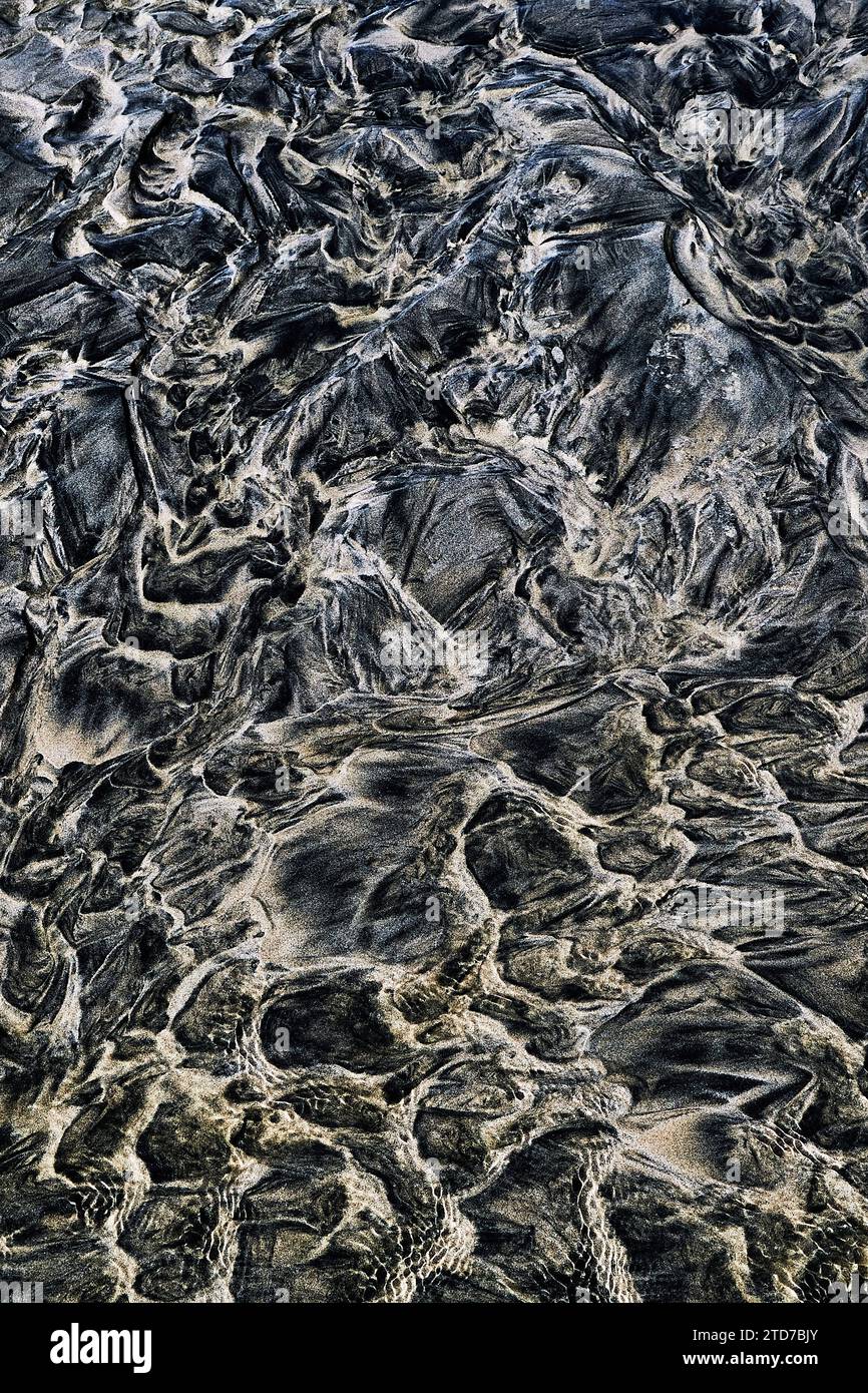 Dark line patterns hi-res stock photography and images - Alamy