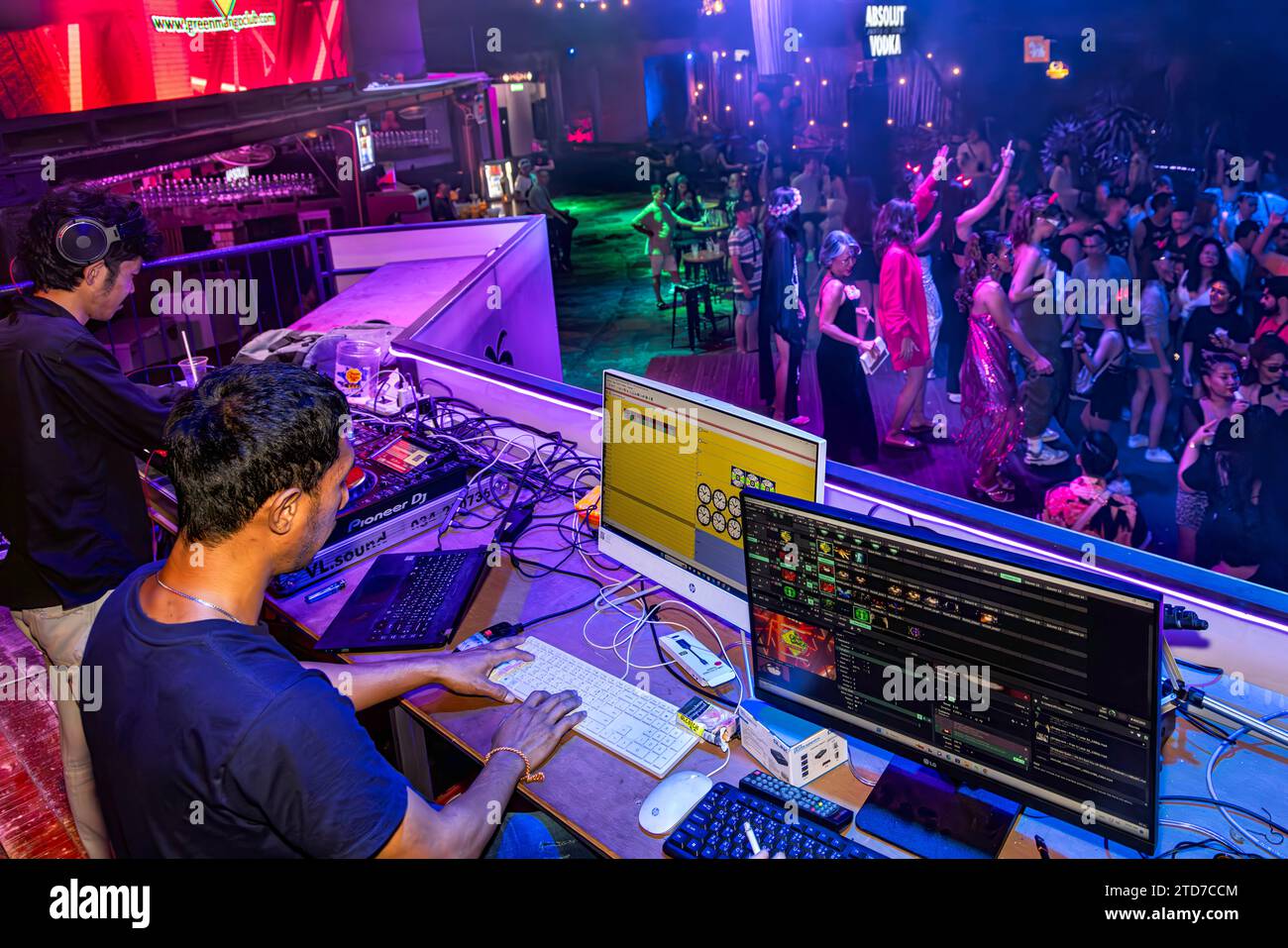 Rave dancing green screen hi-res stock photography and images - Alamy