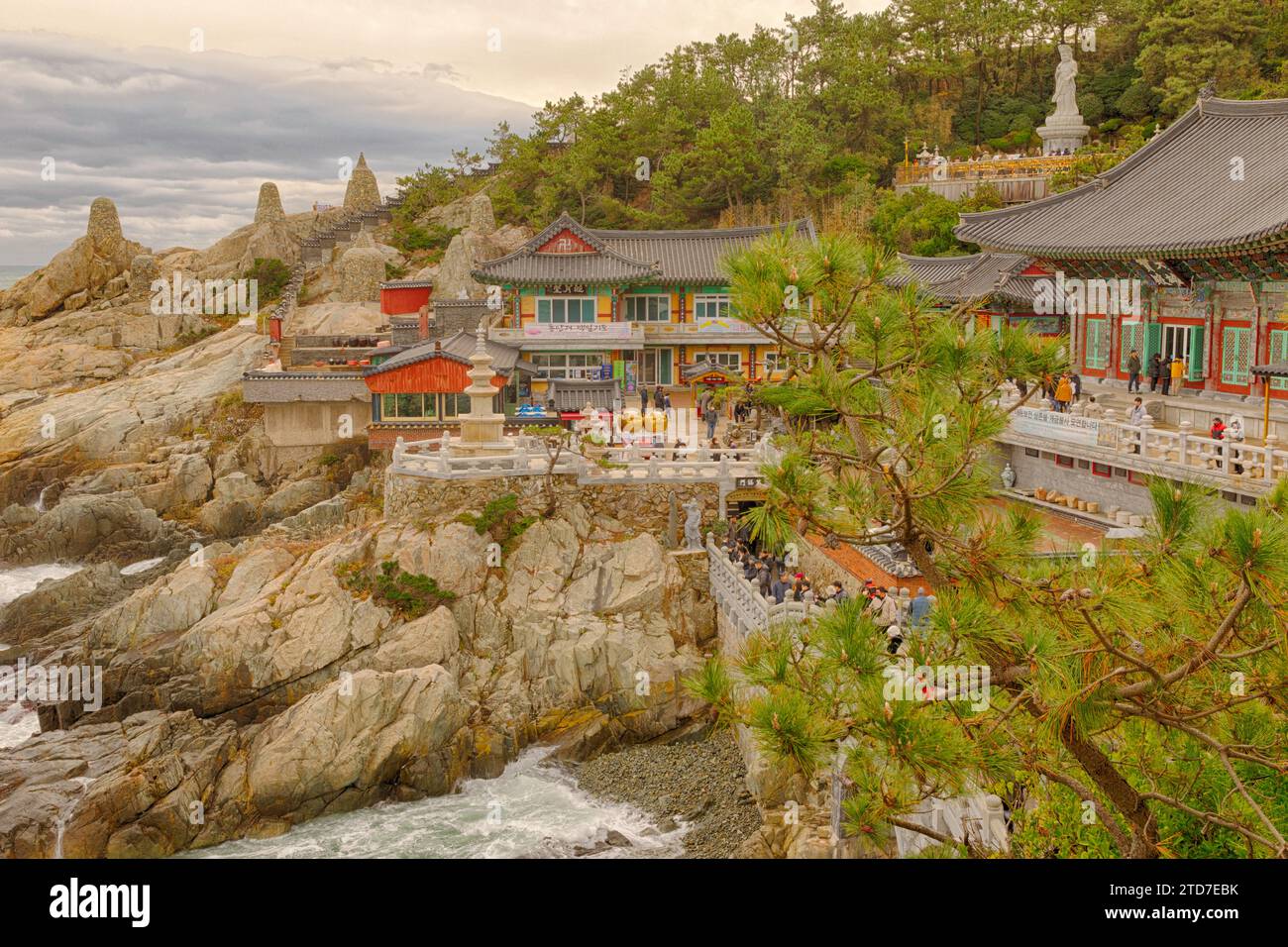 Haedong yonggung temple busan hi-res stock photography and images - Alamy