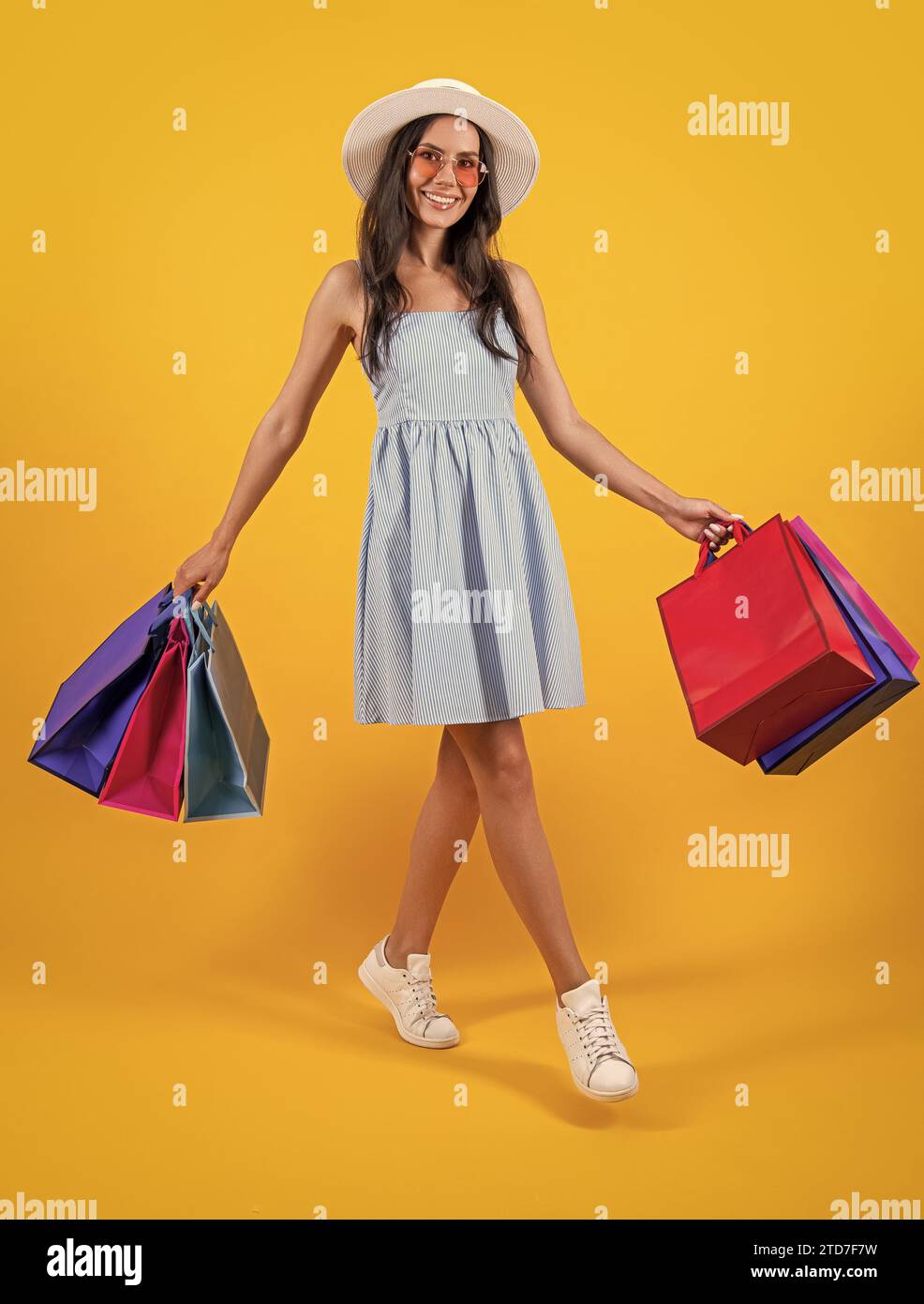 glad summer woman in shopping sale at studio. summer woman in shopping ...