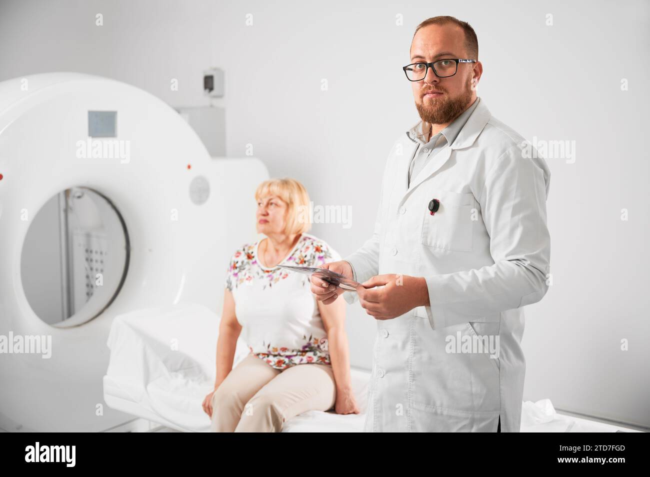 Doctor specialist in mri hi-res stock photography and images - Alamy