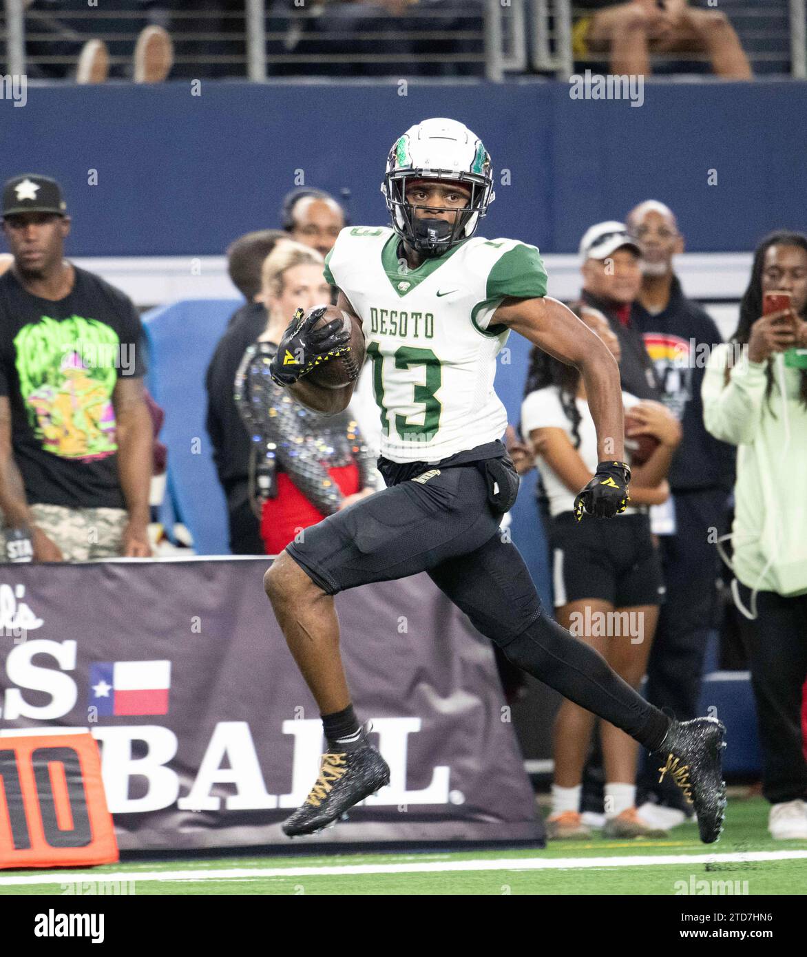 December 16, 2023, Arlington, Texas, U.S: Desoto player #13 WR DAYLON ...