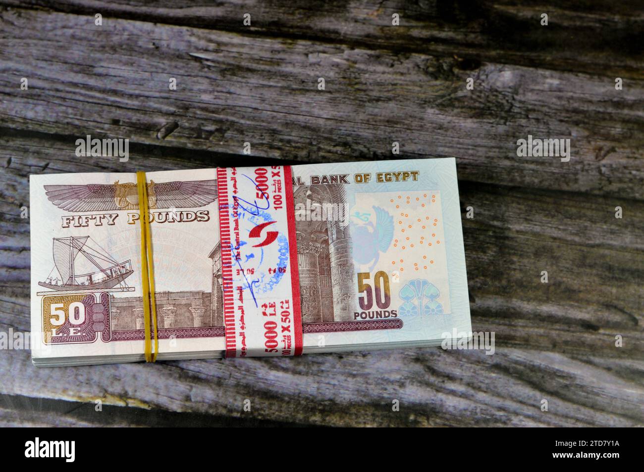 50 pound note stack hi-res stock photography and images - Alamy