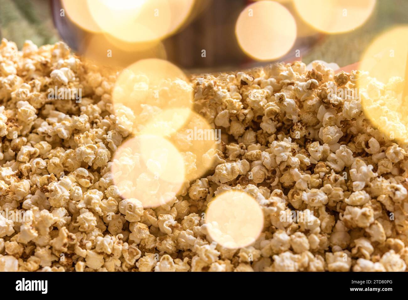 16 December 2023, Brandenburg, Leuthen: Popcorn is sold at a stall at a ...