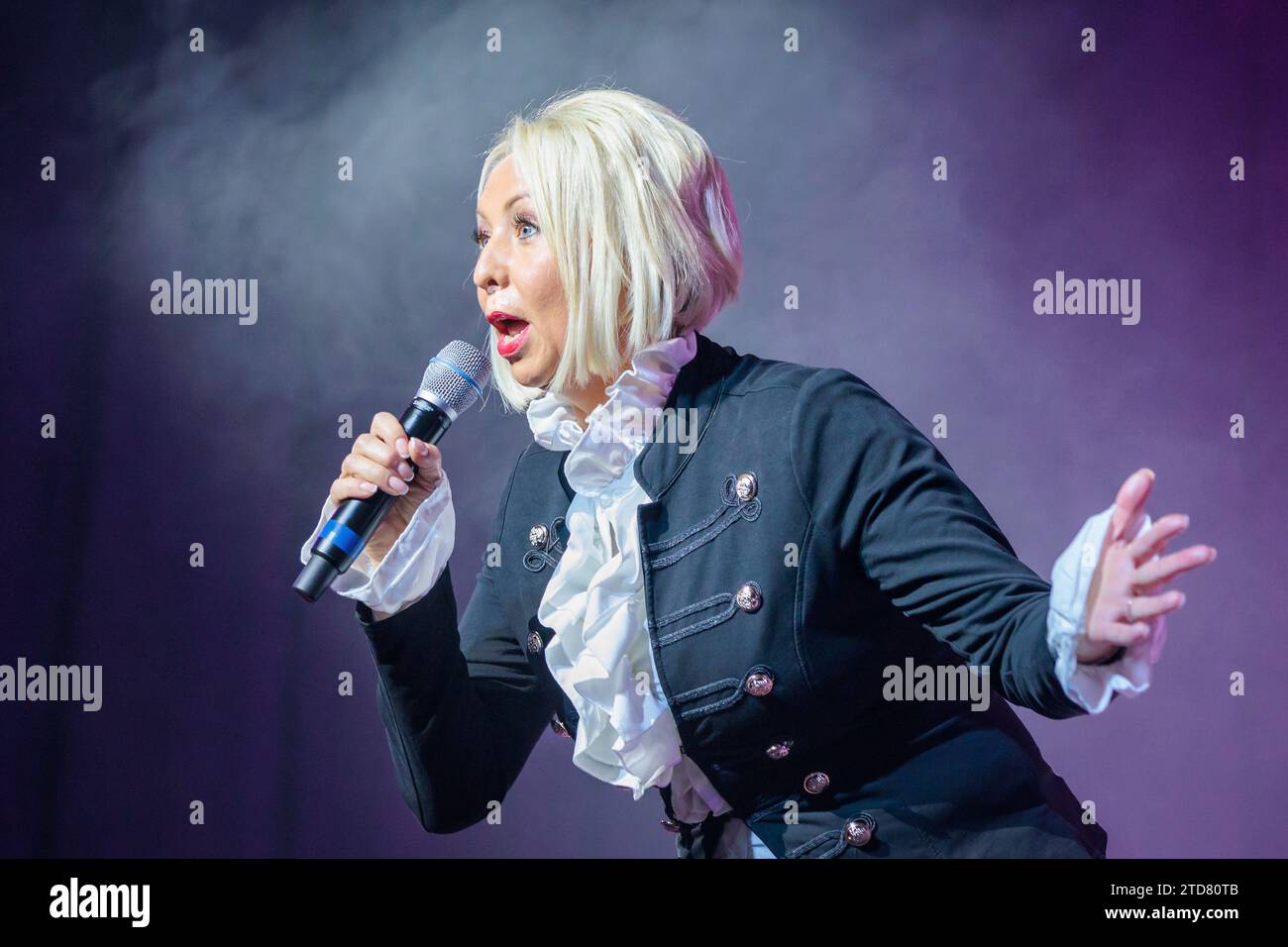 Female 80s singer hi-res stock photography and images - Alamy