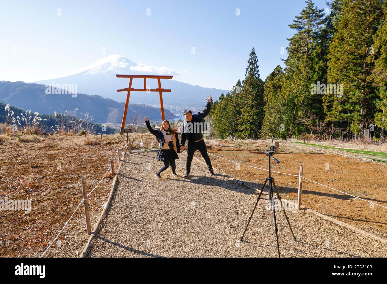 TORRI GATE TENKU NO TOORII FACING THE MOUNT FUJI Stock Photo - Alamy