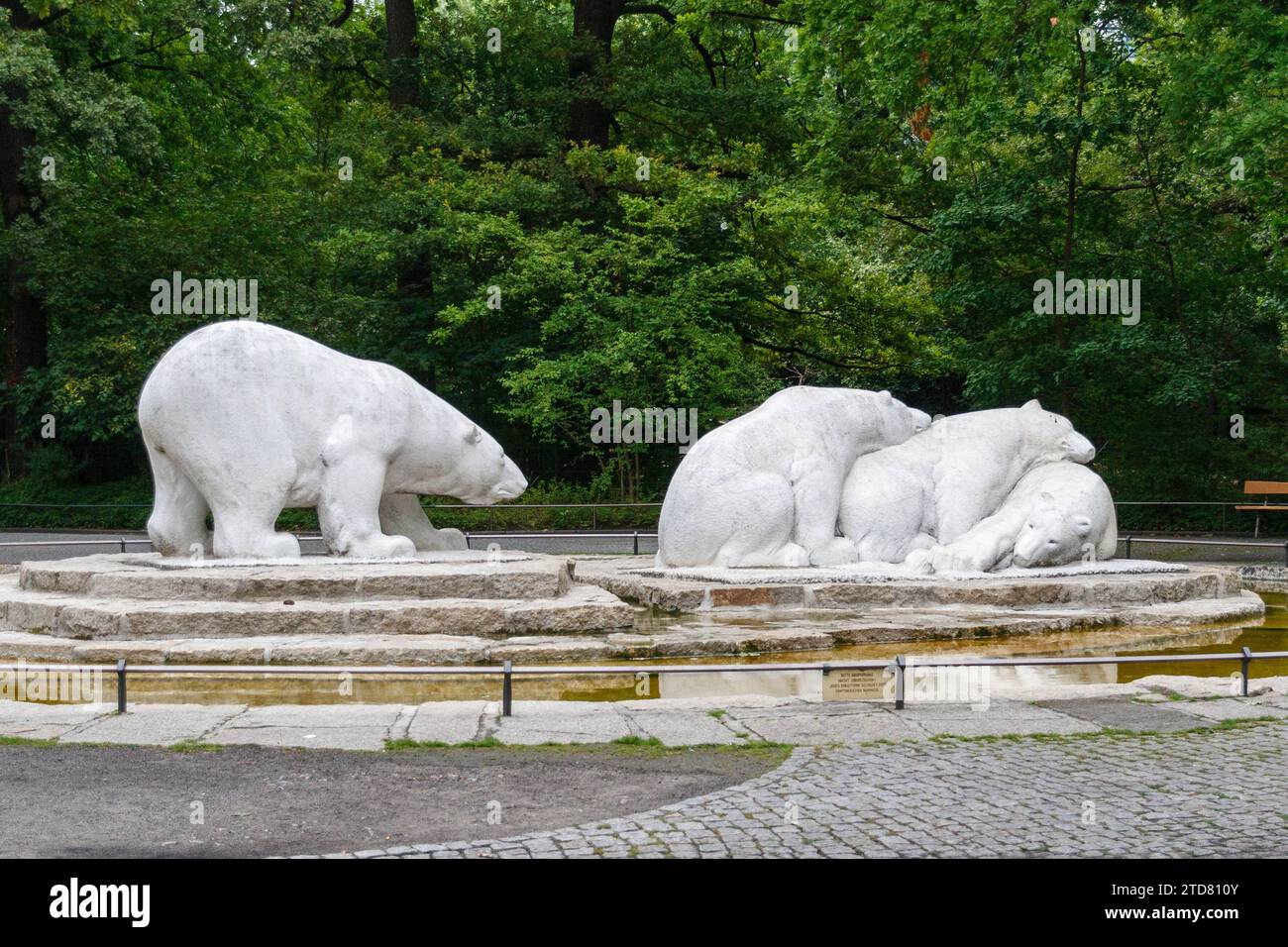 polar bears sculpture Berlin zoo, summer 2016 Stock Photo - Alamy