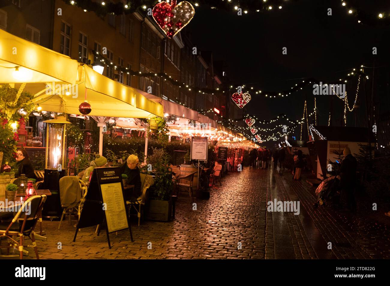 Suspended restaurant hi-res stock photography and images - Alamy