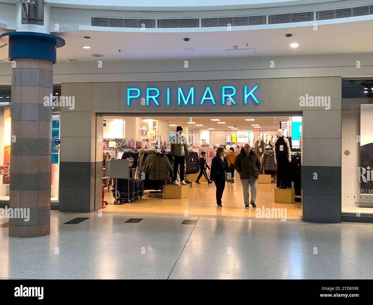 Slough, Berkshire, UK. 16th December, 2023. A Primark store in Slough ...