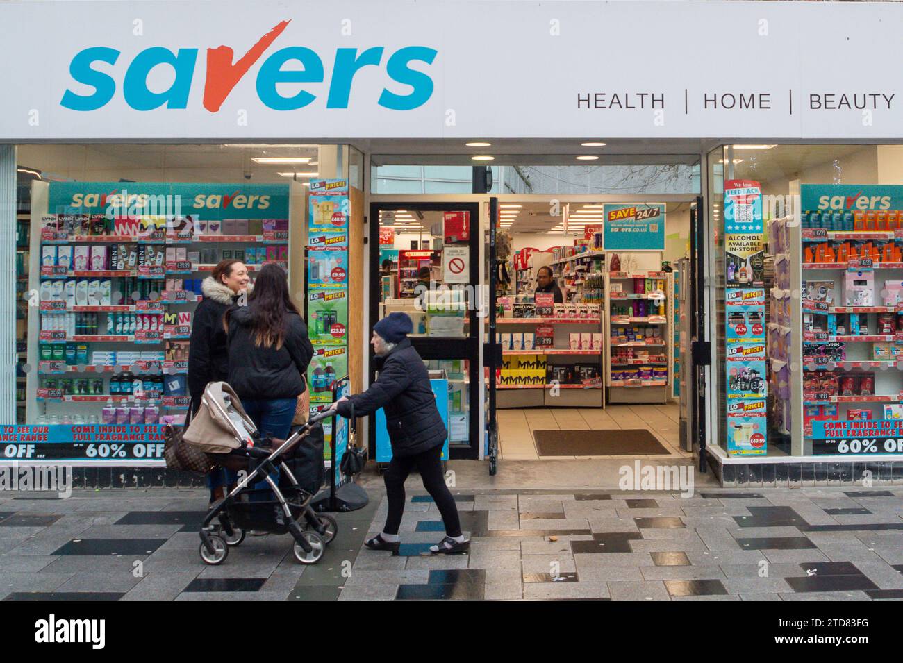 Shopping in slough hi-res stock photography and images - Alamy