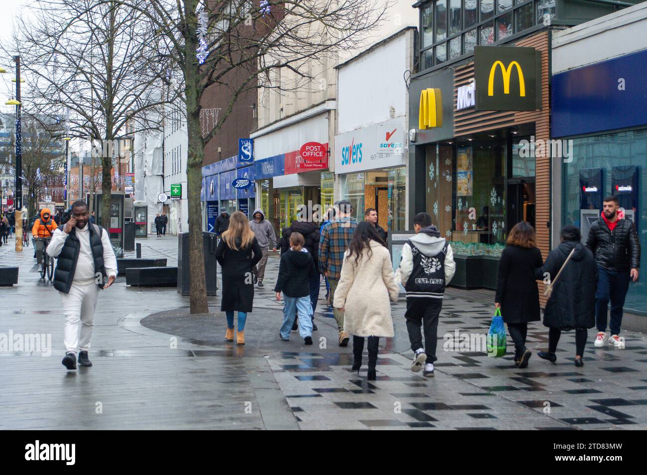 Slough, Berkshire, UK. 16th December, 2023. People were out doing their ...