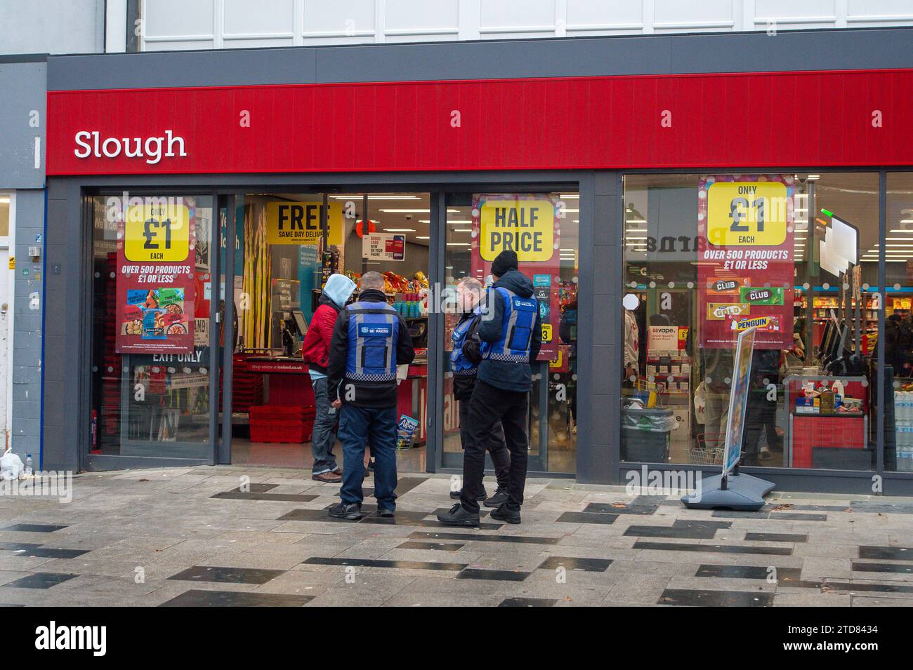 Slough, Berkshire, UK. 16th December, 2023. Security staff outside an ...