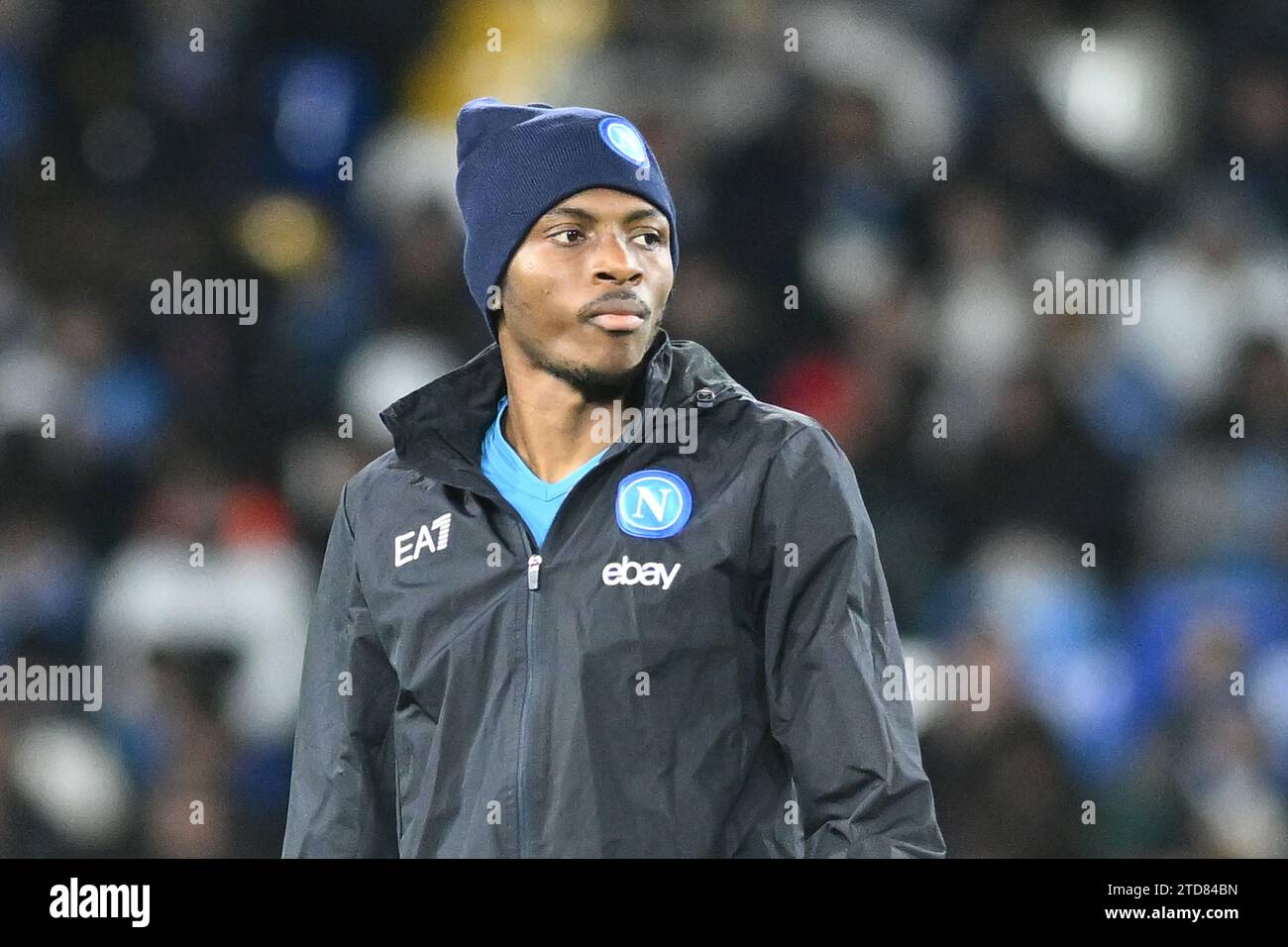 Naples, Italy. 16th Dec, 2023. Victor Osimen of SSC Napoli warm up ...