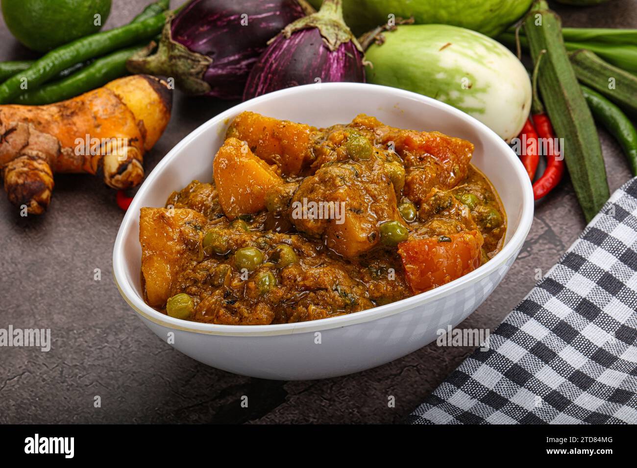 Indian traditional cuisine Aloo mutter - potato with green peas Stock ...