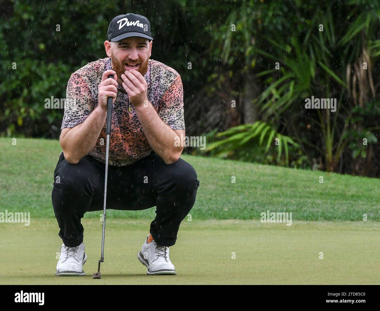 Orlando, United States. 16th Dec, 2023. Shaun O'Meara lines up a putt ...