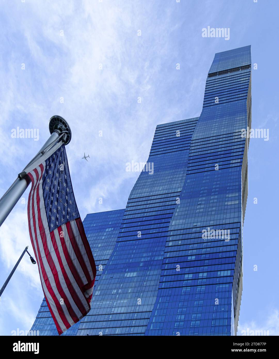Chicago skyline looking up hi-res stock photography and images - Alamy