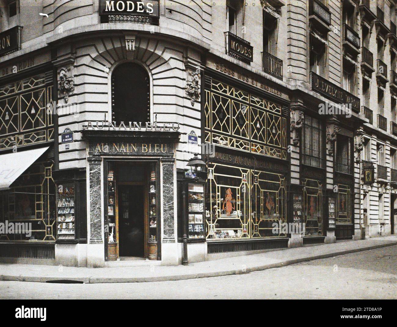 Au nain bleu toy store hi-res stock photography and images - Alamy