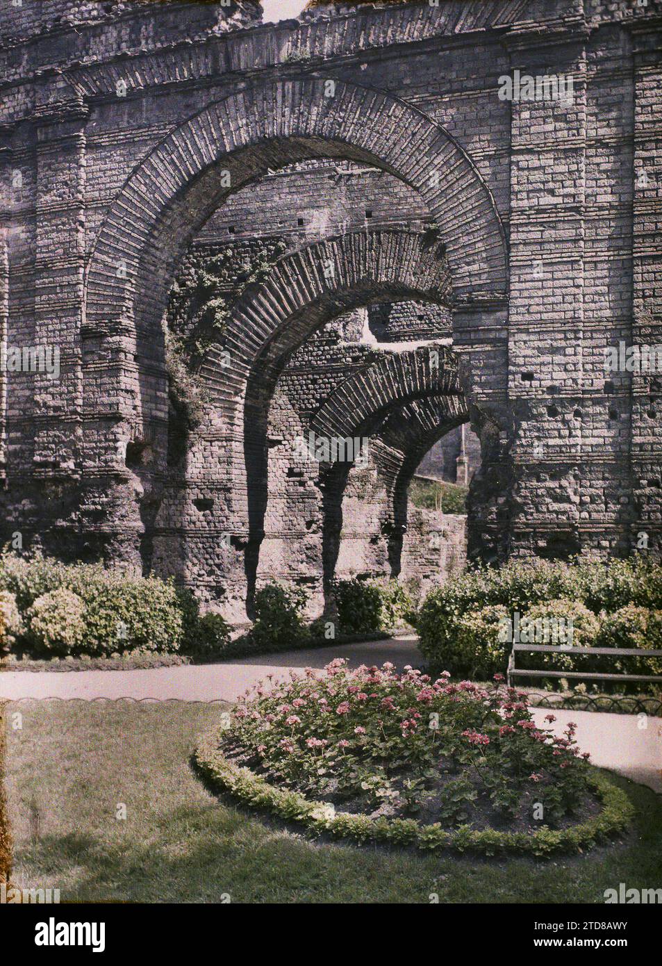 Bordeaux, France Amphitheater known as Palais Gallien, Habitat ...
