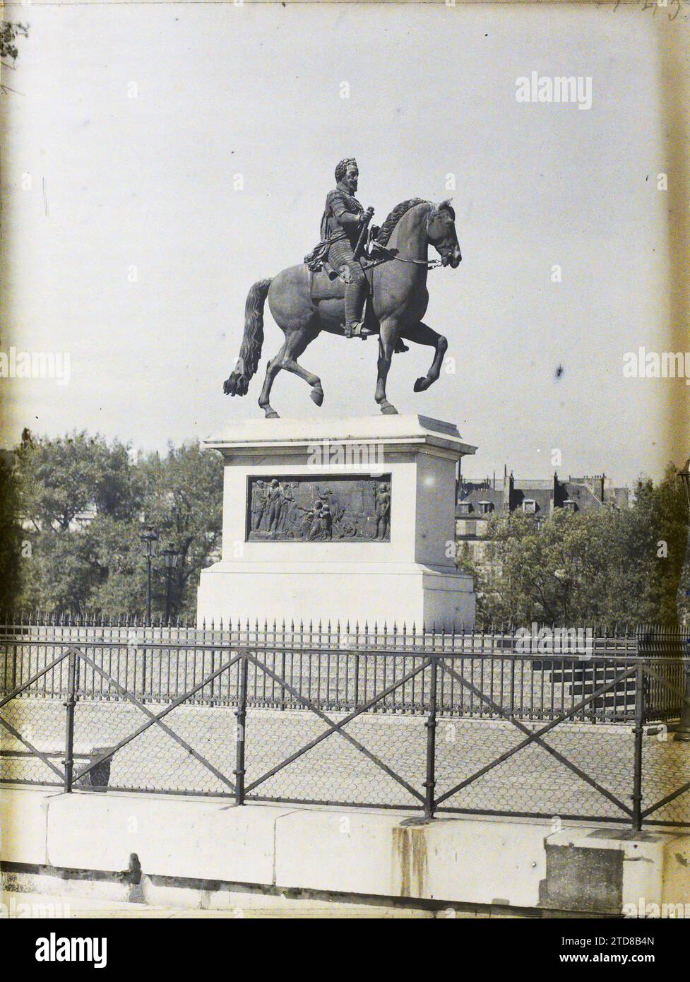 Paris (1st arr.), France The statue of Henri IV on the Pont-Neuf, Animal, Habitat, Architecture ...