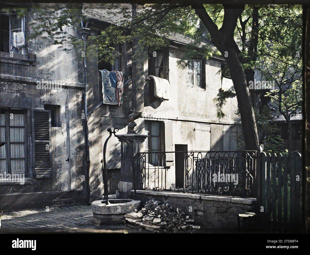 Statue de lhomond hi-res stock photography and images - Alamy