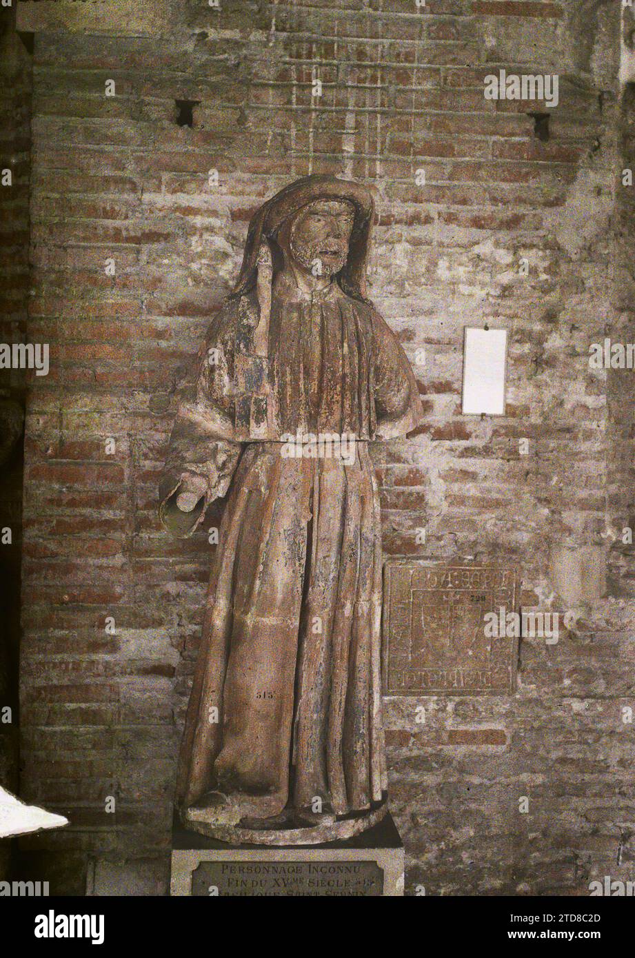 Toulouse, France Sculpture of a man at the Saint-Sernin basilica ...