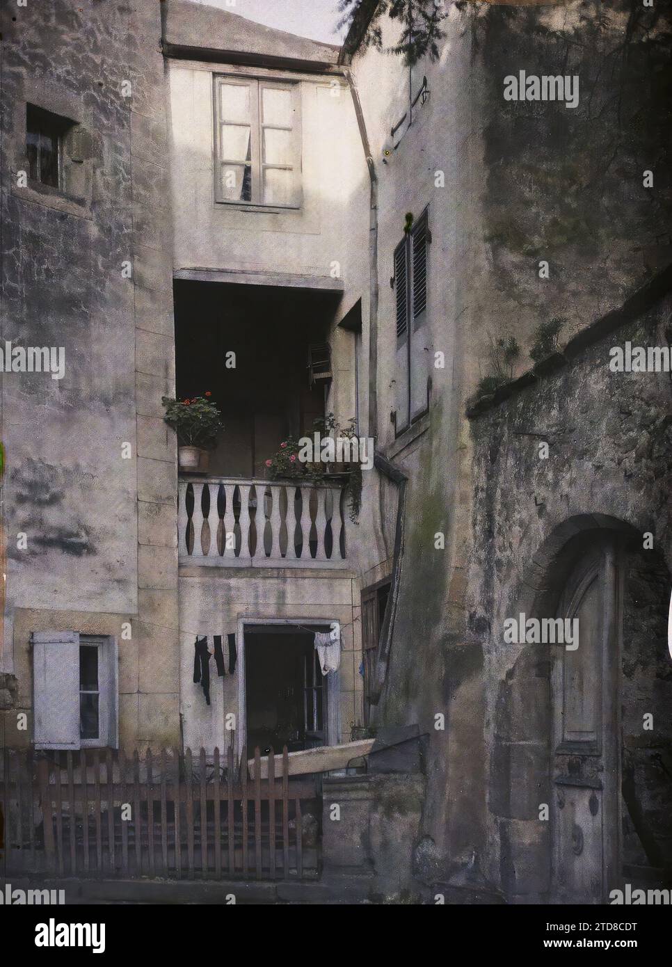 Montpeyroux, France, Habitat, Architecture, Dwelling, Laundry, Balcony ...