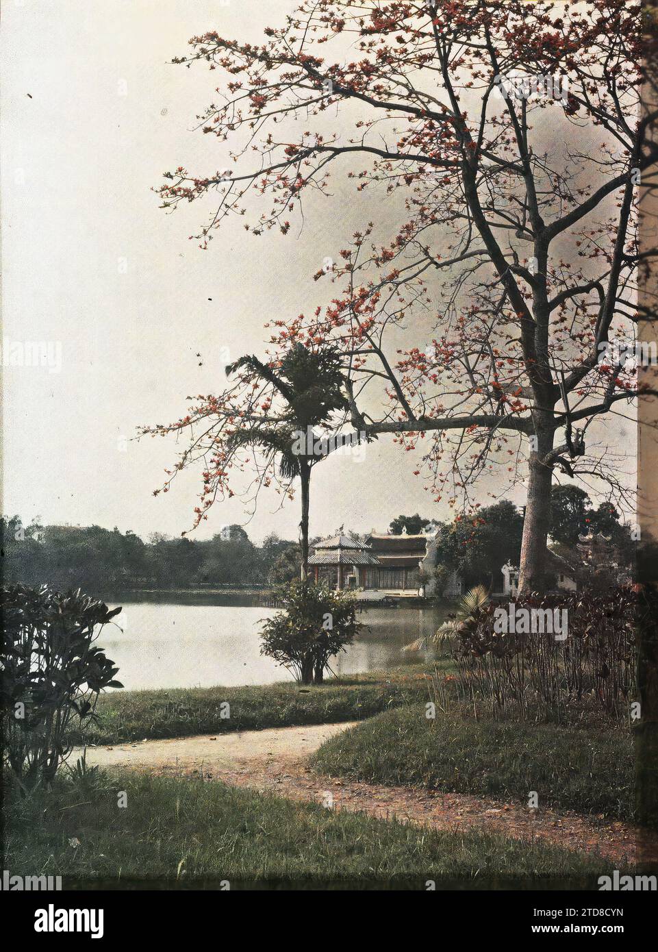 Hà-nôi, Hainoi Vietnam, Tonkin, Indochina A view from the shore of the ...