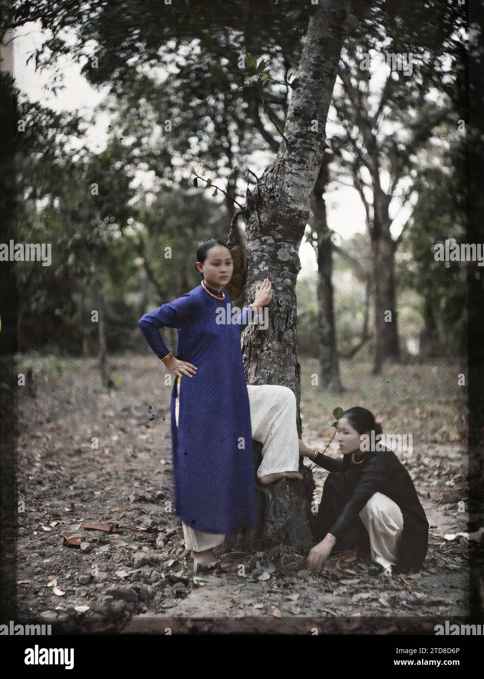 Saigon, Cochinchina, Indochina Two young Saigon women, one in blue, the ...