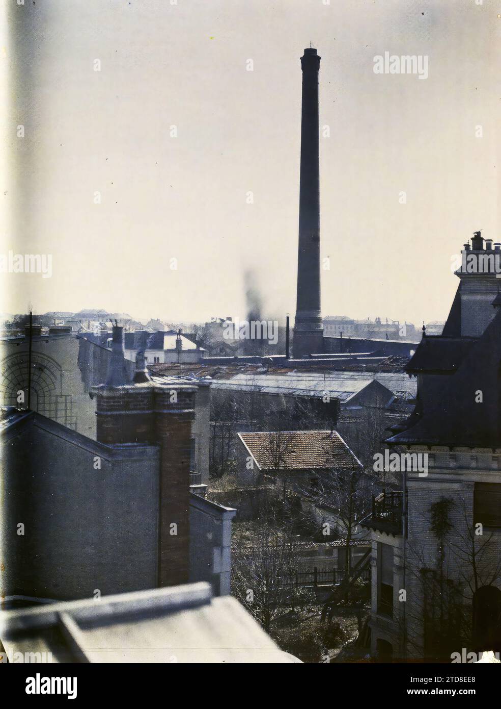 Shell burst hi-res stock photography and images - Alamy