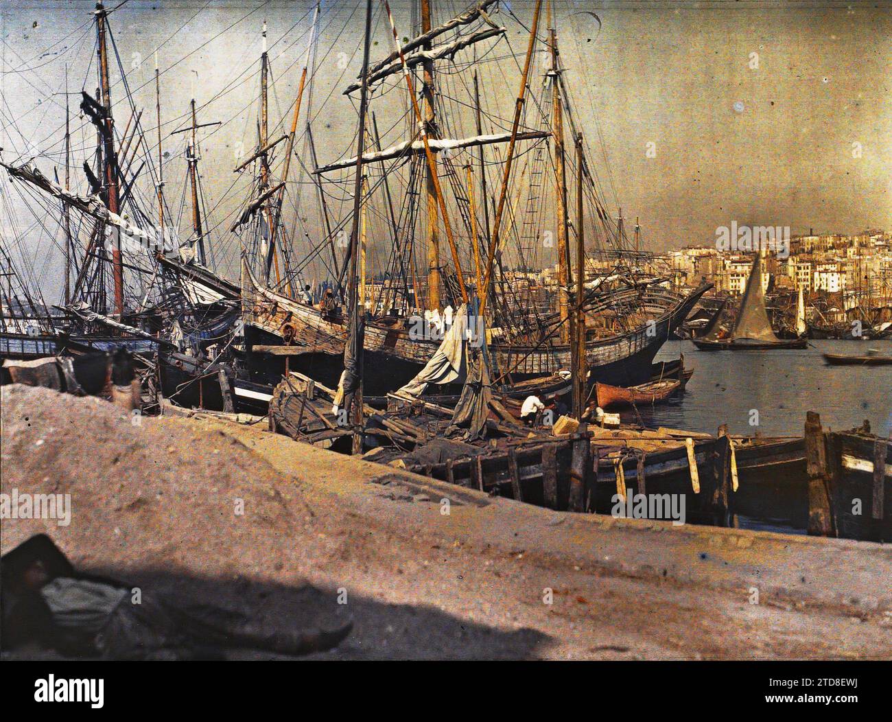 Constantinople (current Istanbul), Turkey Boats moored, on the right ...