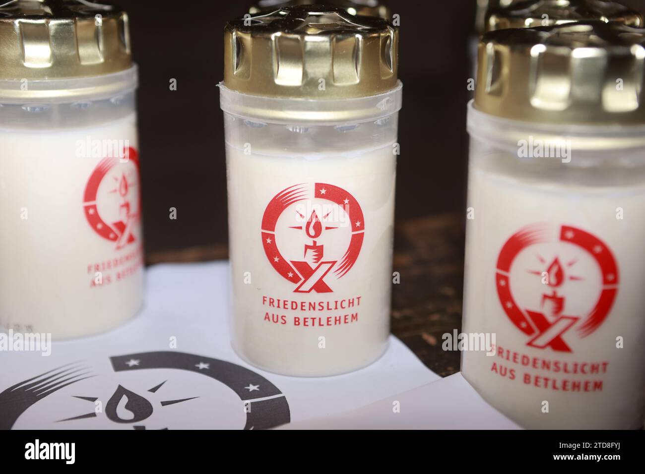 Halberstadt, Germany. 17th Dec, 2023. Peace candles stand in St. Sixtus ...