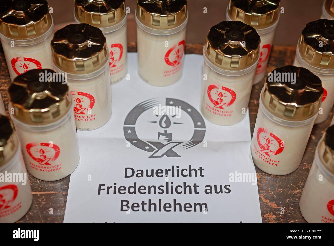 Halberstadt, Germany. 17th Dec, 2023. Peace candles stand in St. Sixtus ...