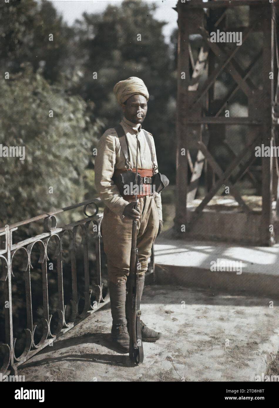 Algerian sentry army hi-res stock photography and images - Alamy