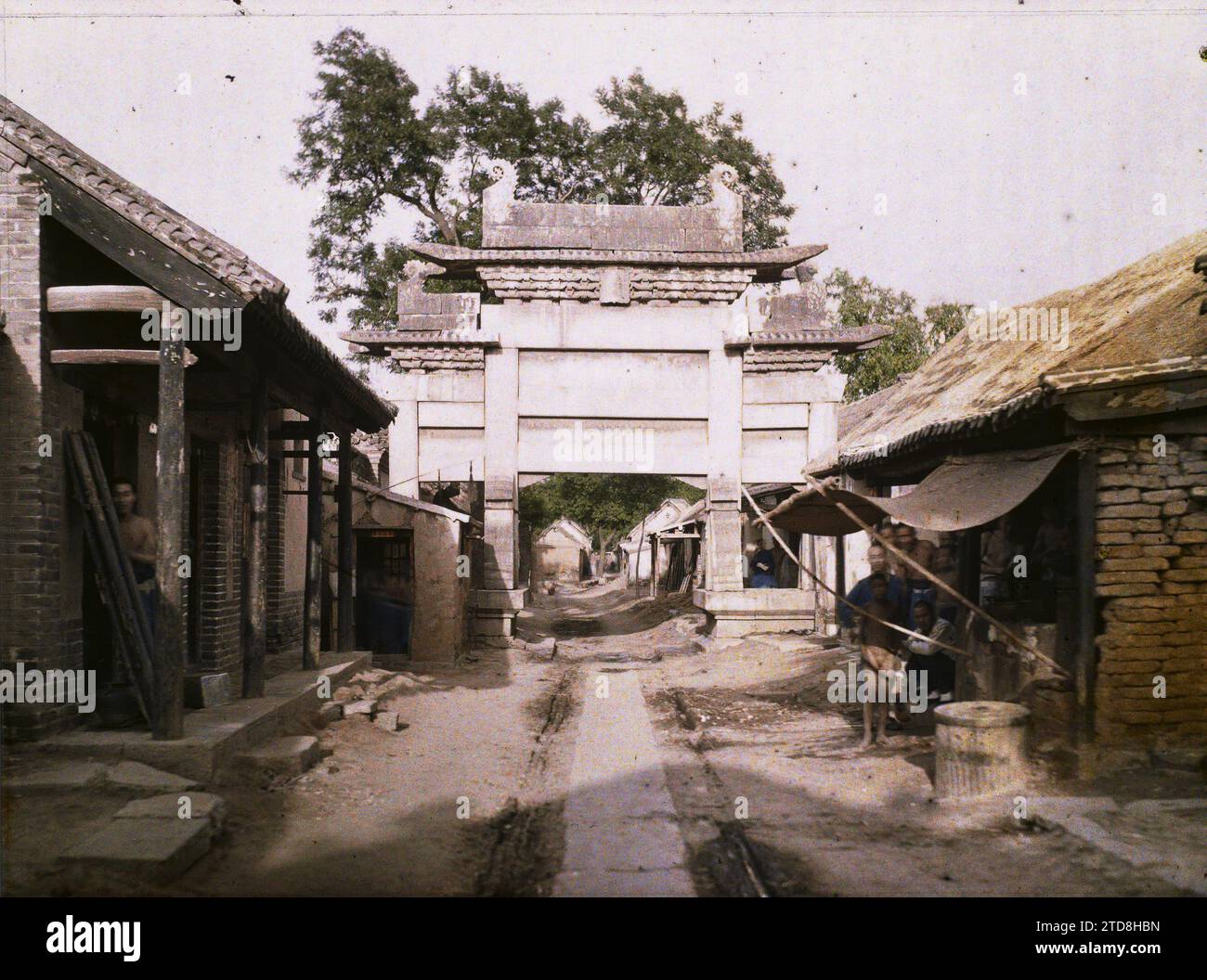 Tchoufou, China Huoshenggejie ('street of the Fire God Pavilion ...