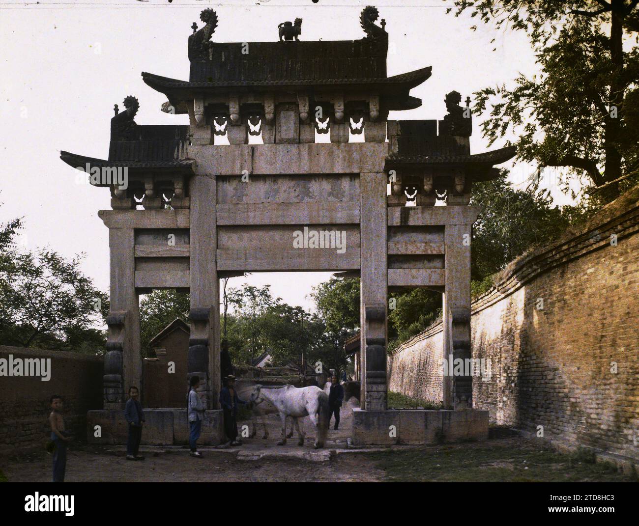 Tchoufou, China Banbijie ('Half-Panel Street'), Animal, Human beings ...