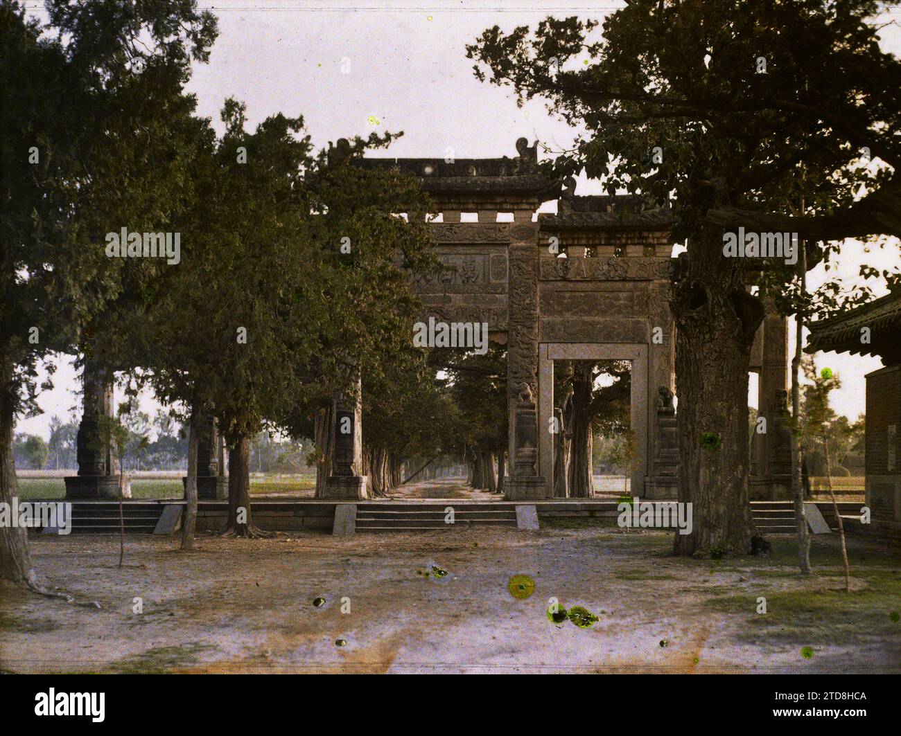 Tchoufou, China Shendao ('way of the Soul'), towards Konglin, the ...