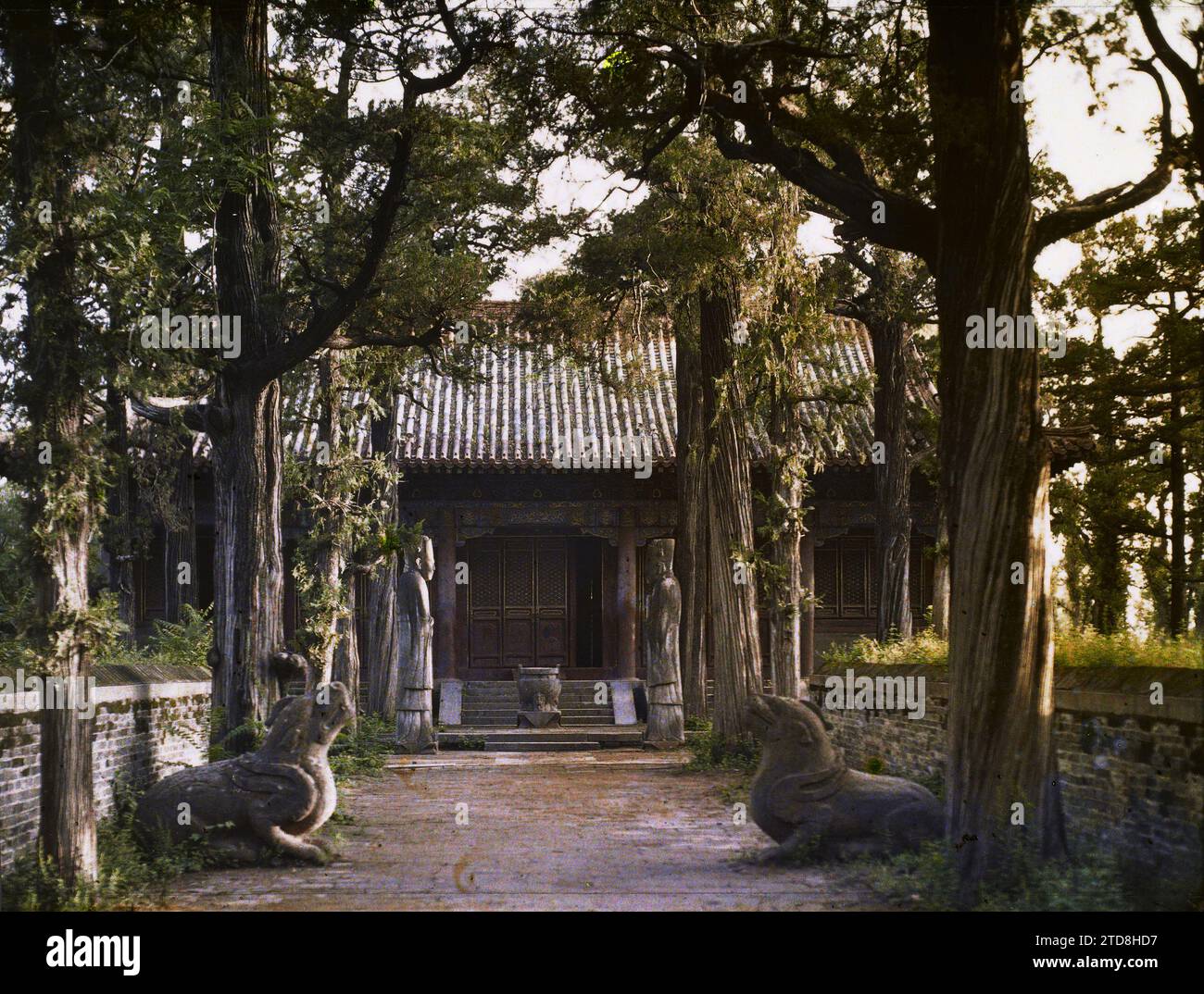 Tchoufou, China Konglin, the necropolis of the family of Confucius ...