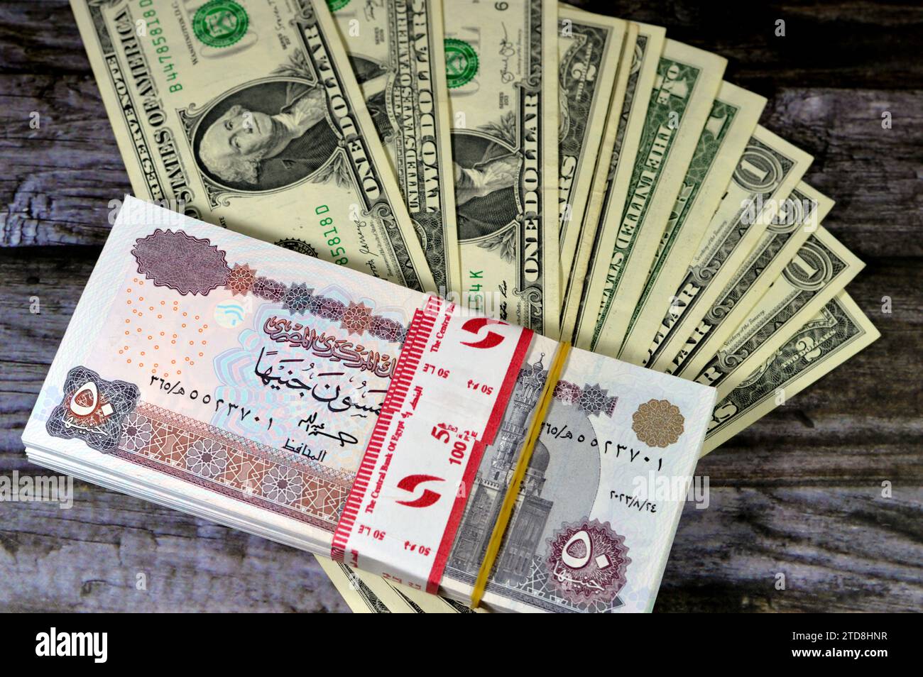 50 pound note stack hi-res stock photography and images - Alamy