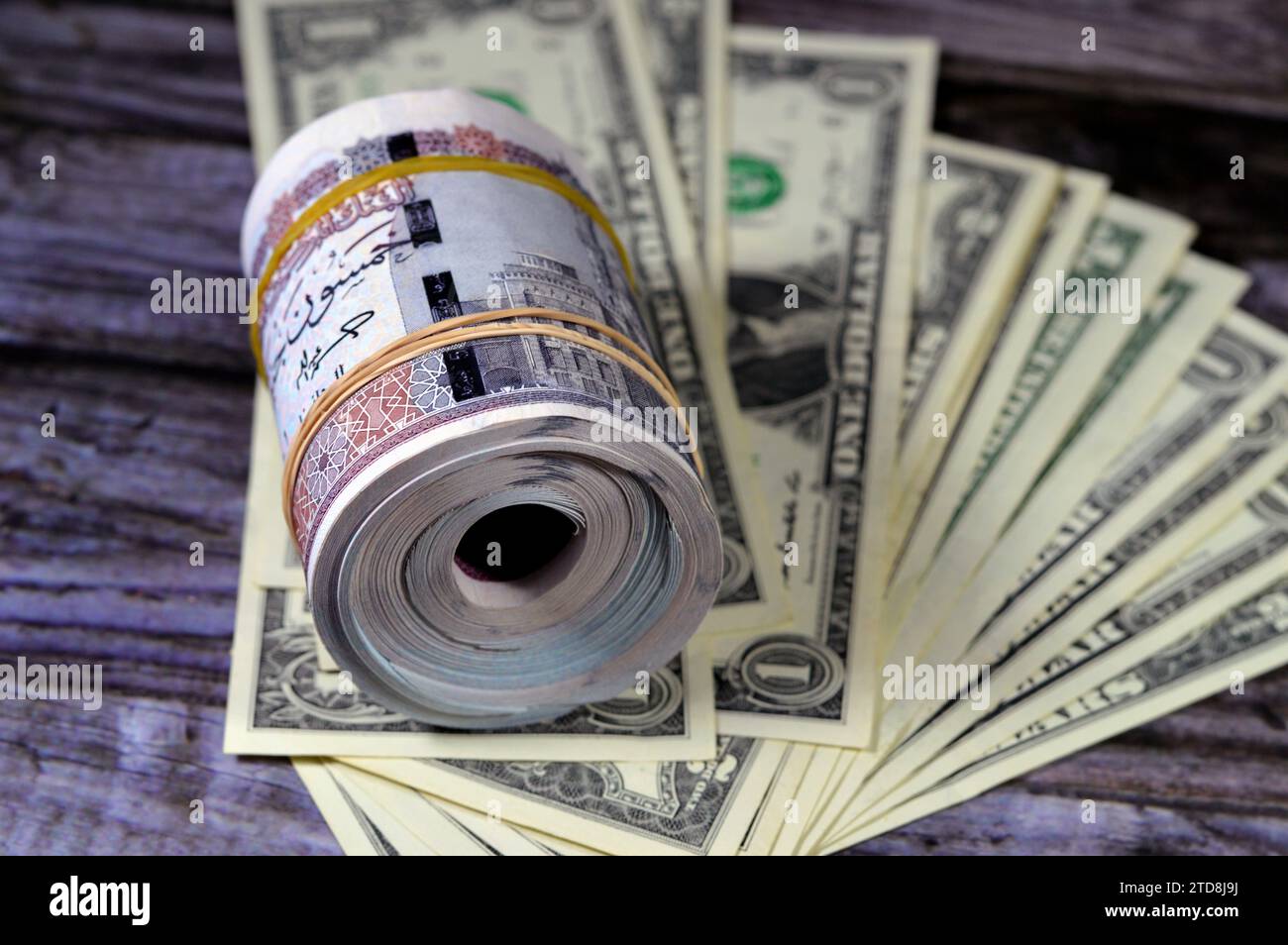 50 pound note stack hi-res stock photography and images - Alamy