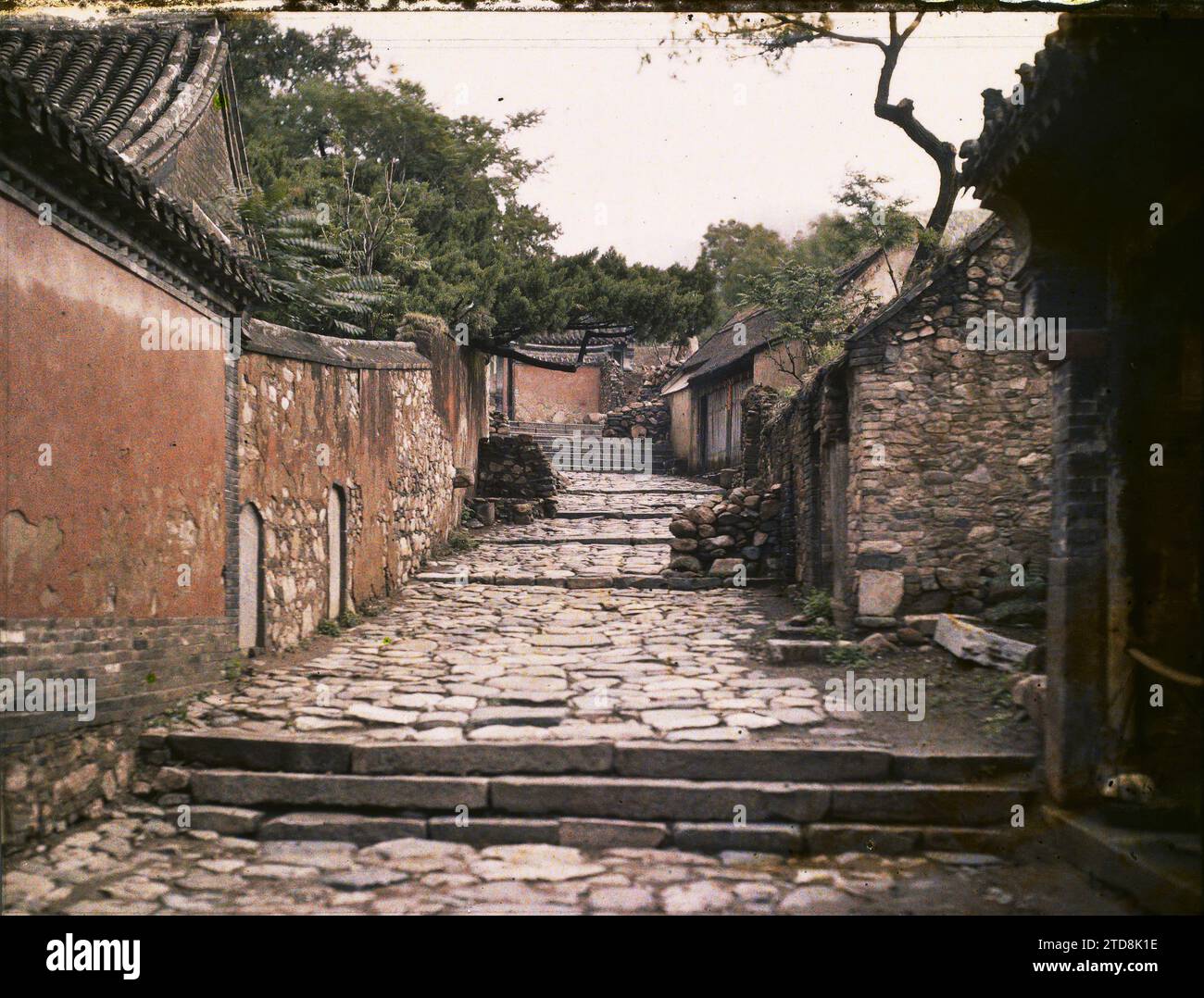 Taishan Massif, China The access road to the summit, Religion, Housing ...