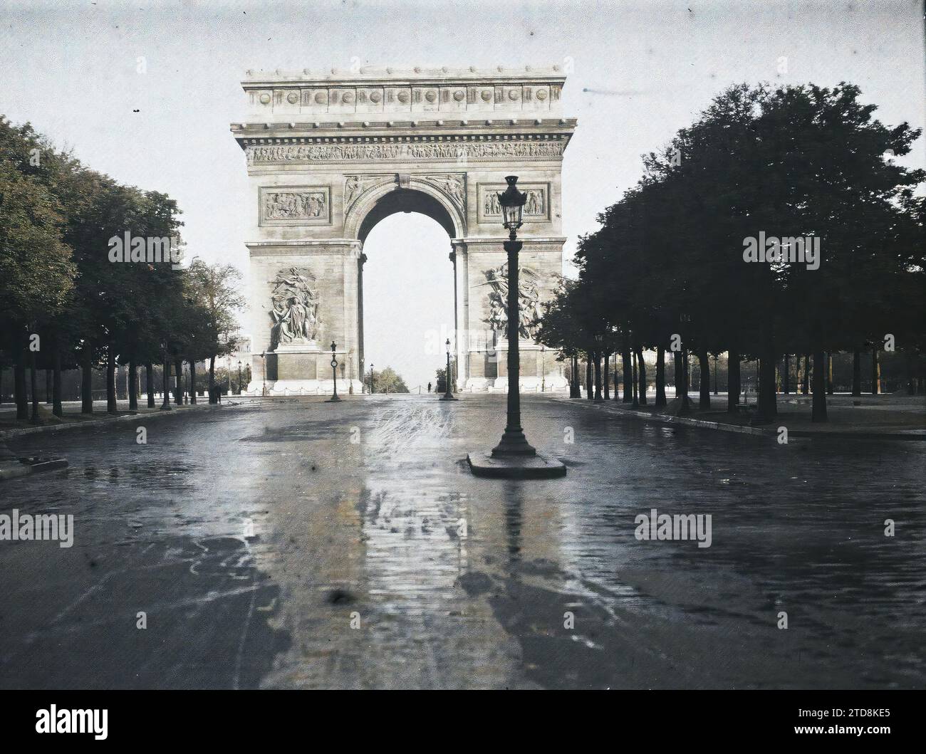 Paris (8th arrondissement), France The Arc de Triomphe seen from the avenue des Champs-Elysées ...